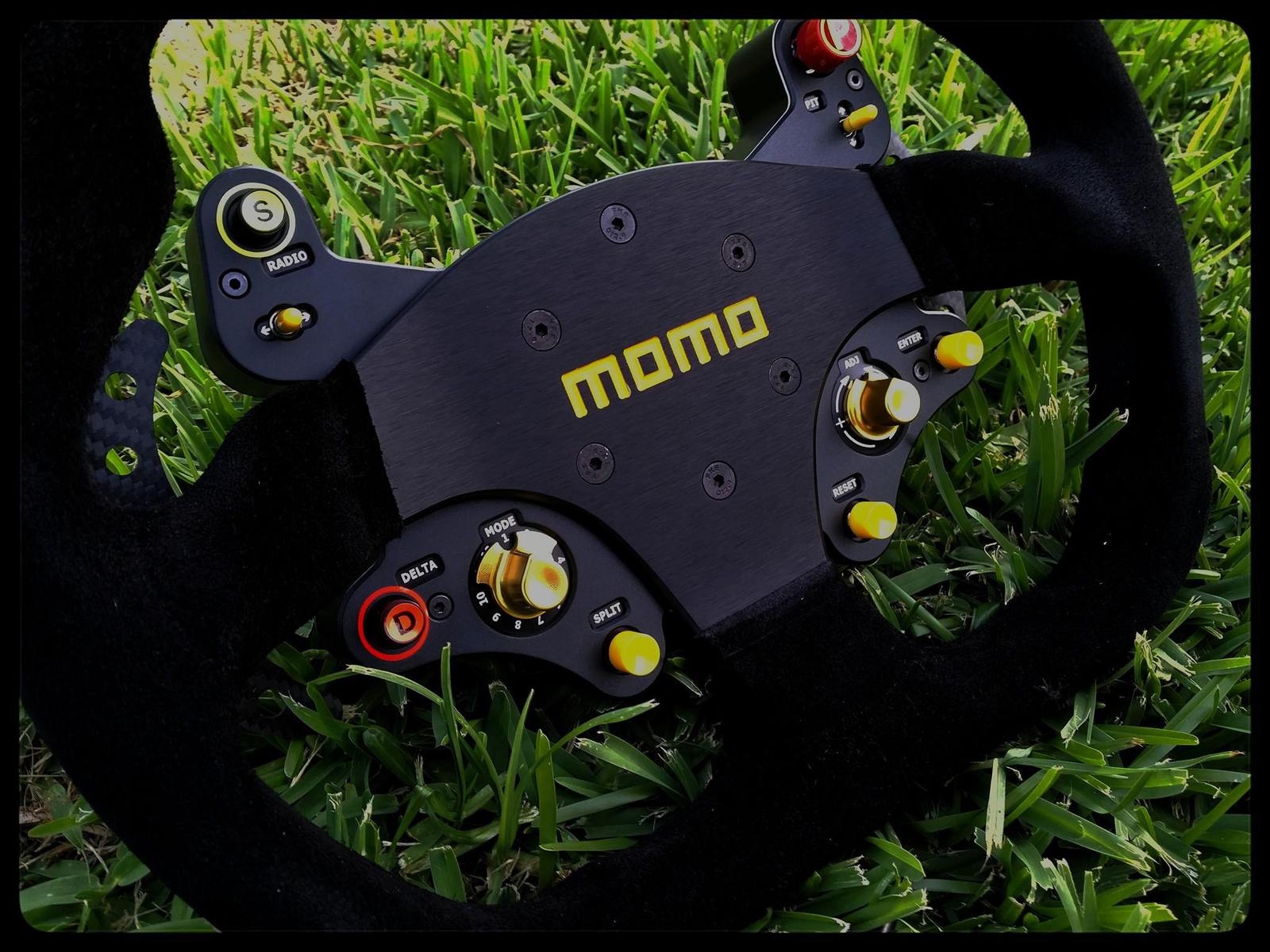Volant MOMO Mod30 Hybrid Racing Simulations : into the wild - Simrace-Blog